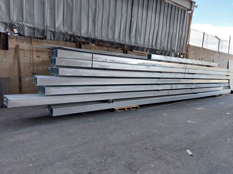 פרופילים RHS מגולוון - RHS 200/200/8 מגולוון